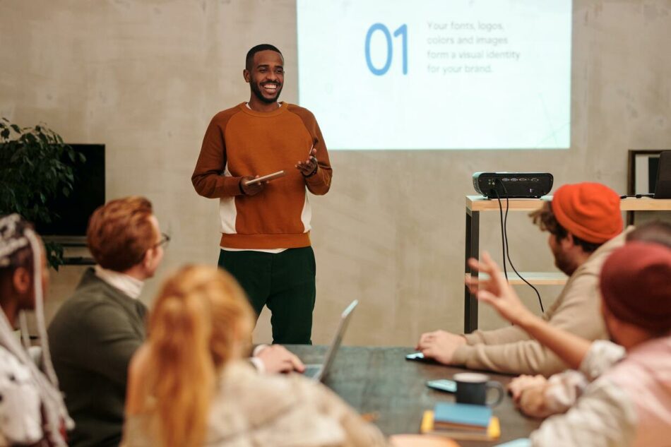 How to Present a Logo to a Client | 5 Useful Tips